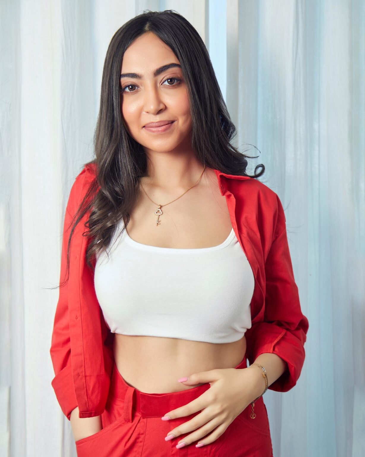 Kaashvi In cute yet bold White Top Has Left us Speechless: Pics inside