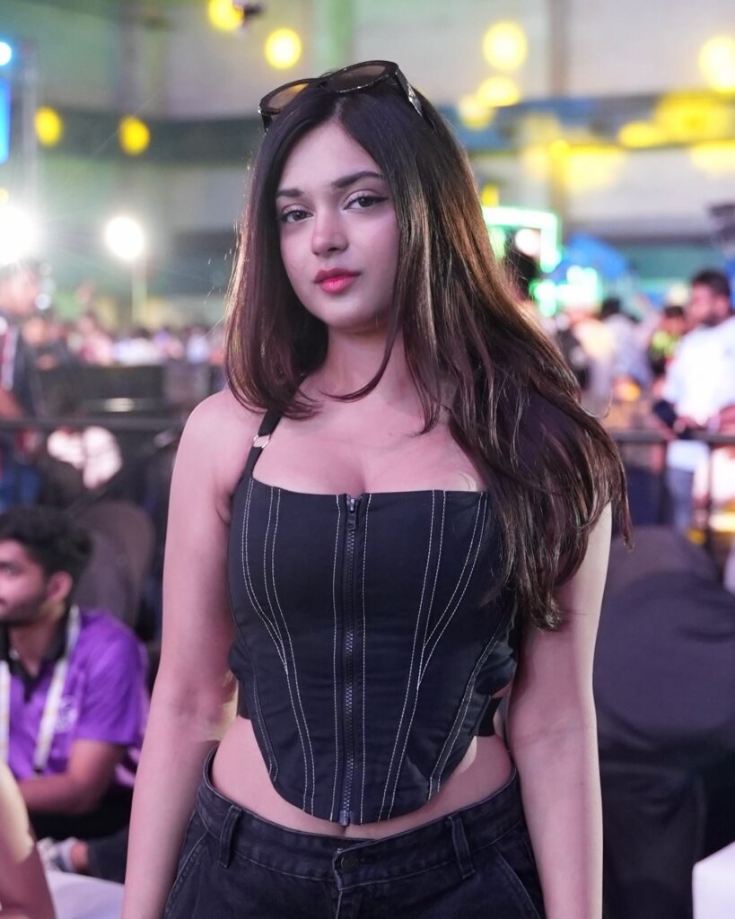 MizoIsLive: The Rising Star of Gaming and Fashion